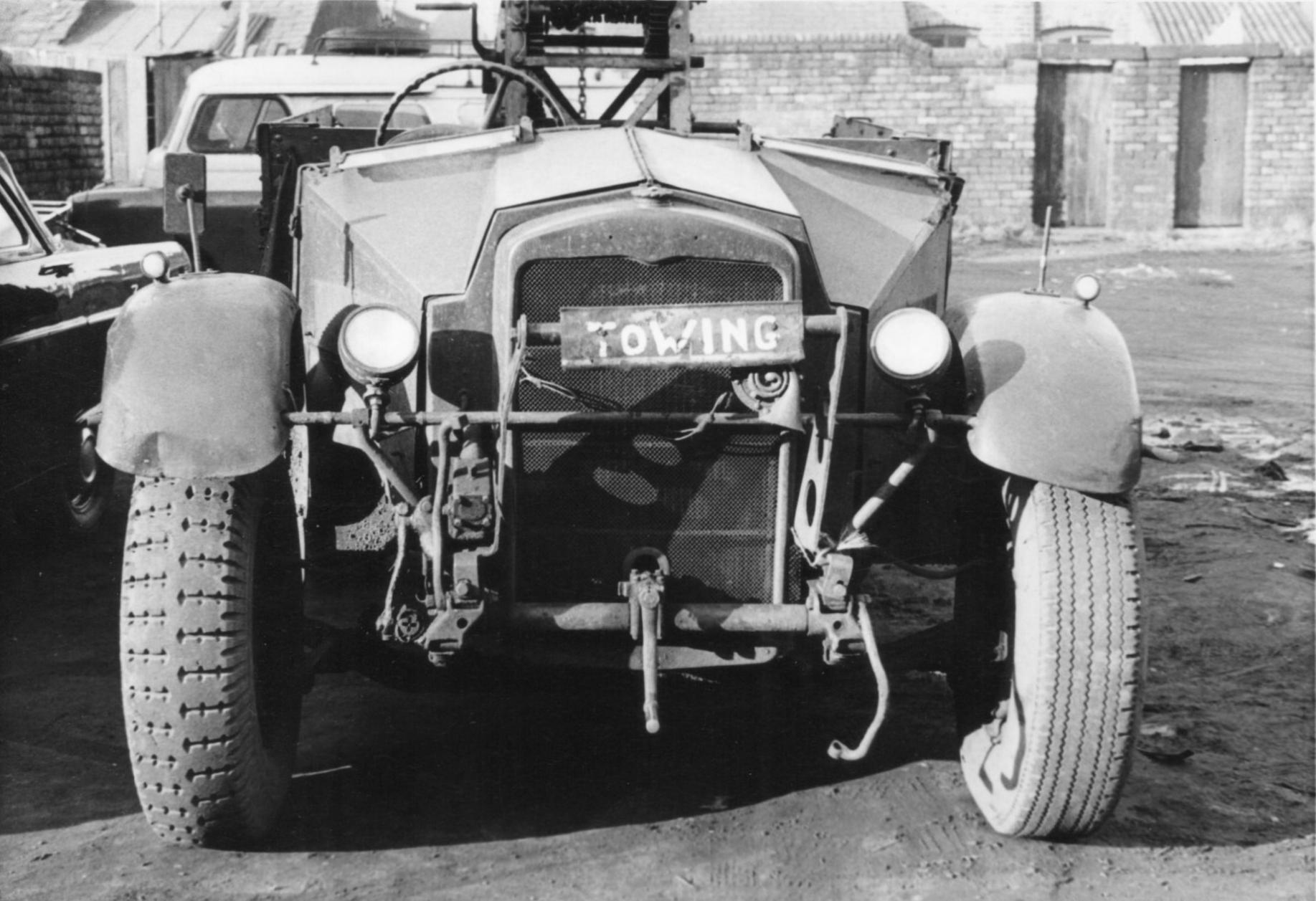 ID this captured Morris CS8 with strange rad. - Research Centre - HMVF ...