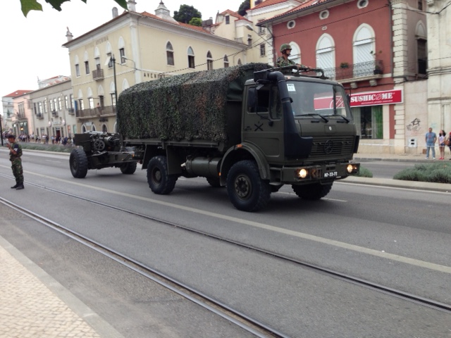 Portuguese army vehicles They had old British 25Pdr guns for the salute ...