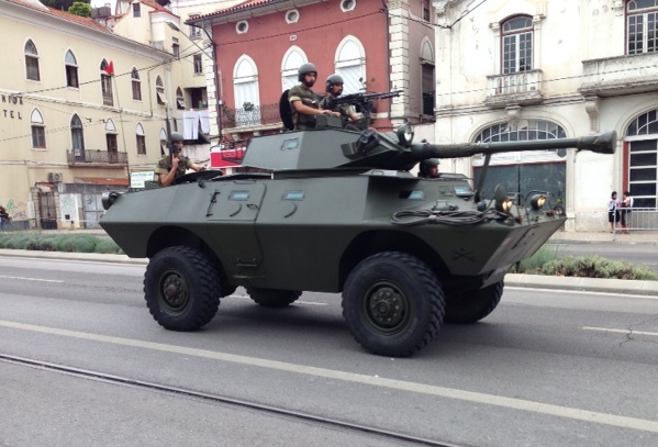 Portuguese army vehicles They had old British 25Pdr guns for the salute ...