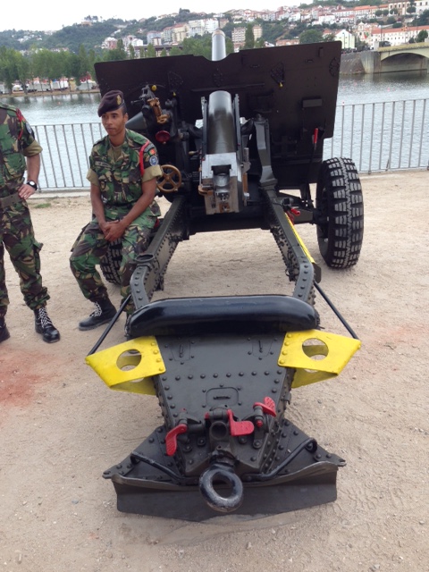 Portuguese army vehicles They had old British 25Pdr guns for the salute ...