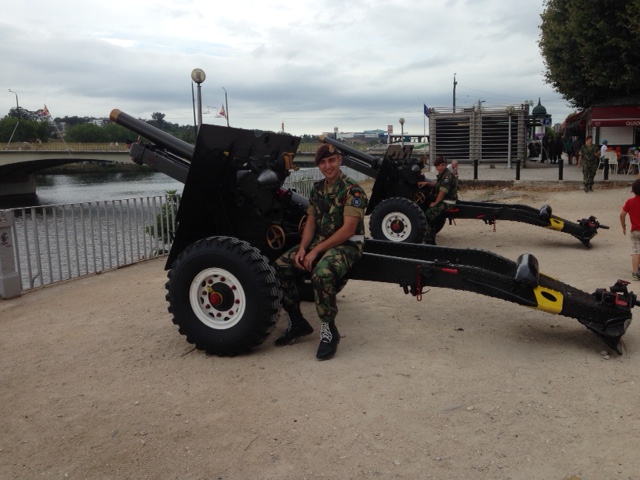 Portuguese army vehicles They had old British 25Pdr guns for the salute ...
