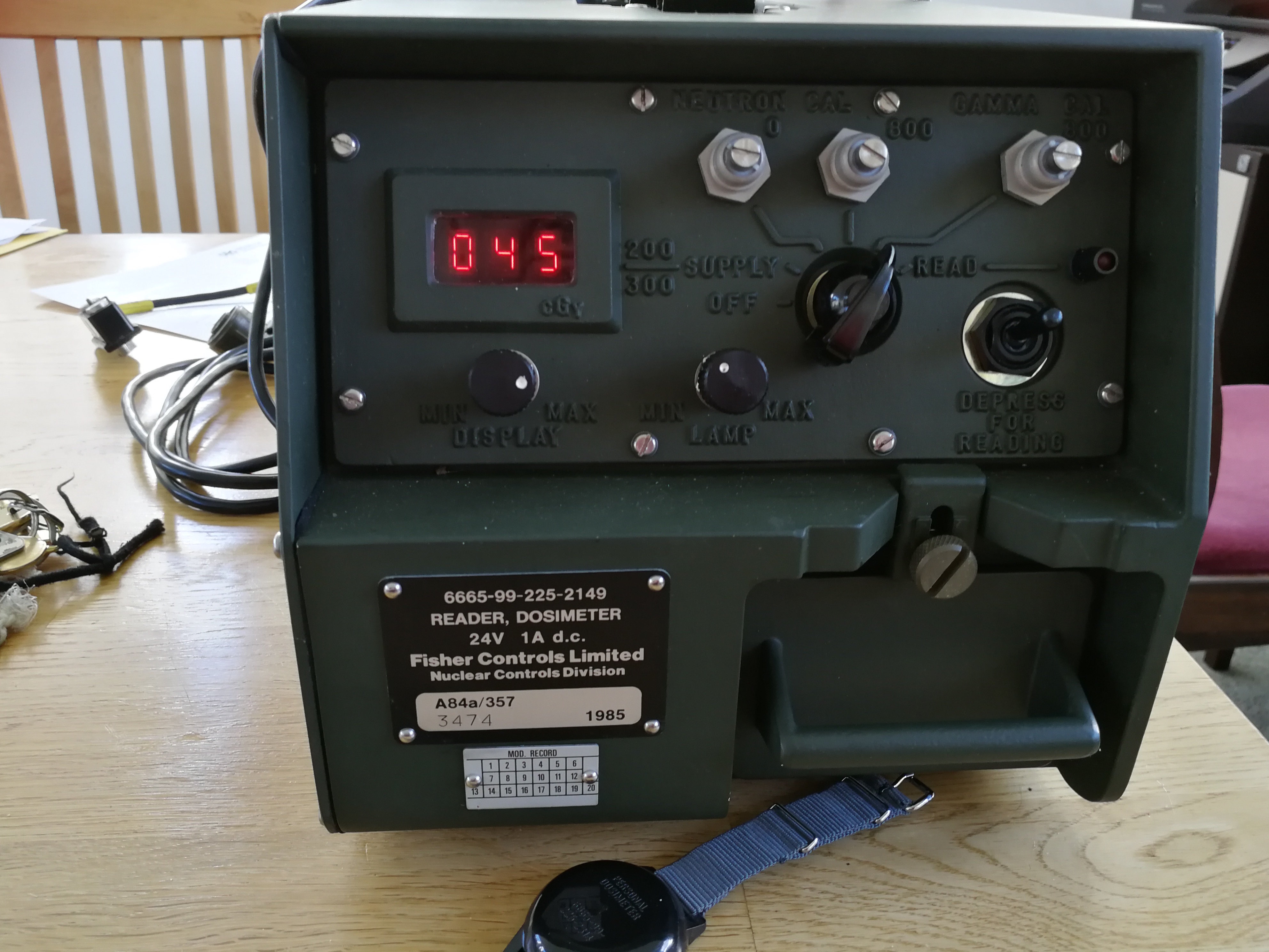 24 volt dosimeter(same as Clansman?) connectors which is + and which is ...