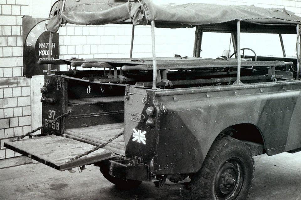 Long wheelbase GS Land Rover stretcher carrying kit - British Vehicles ...