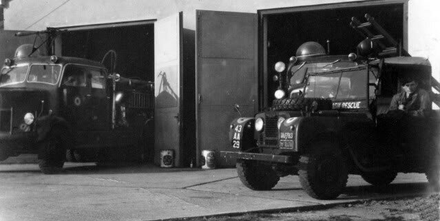 Wing top box for radio antenna base on 1950's RAF Land Rovers - British ...