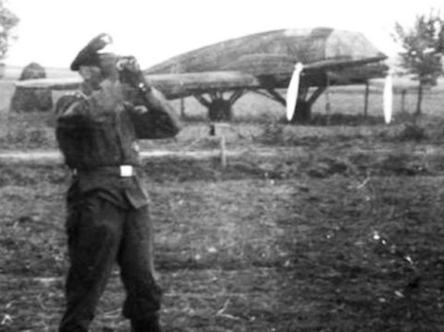 Dummy WW2 aircraft - Aviation - HMVF - Historic Military Vehicles Forum
