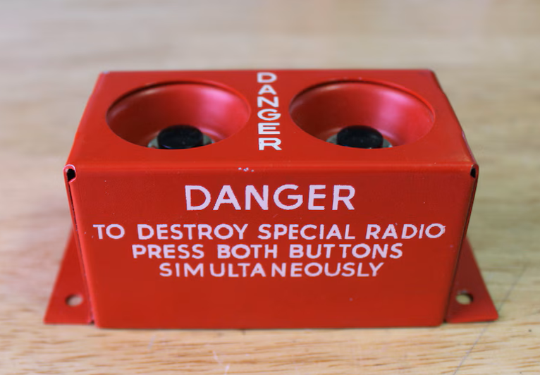 B2 radio set - self-destruct modification - British Radio Equipment ...