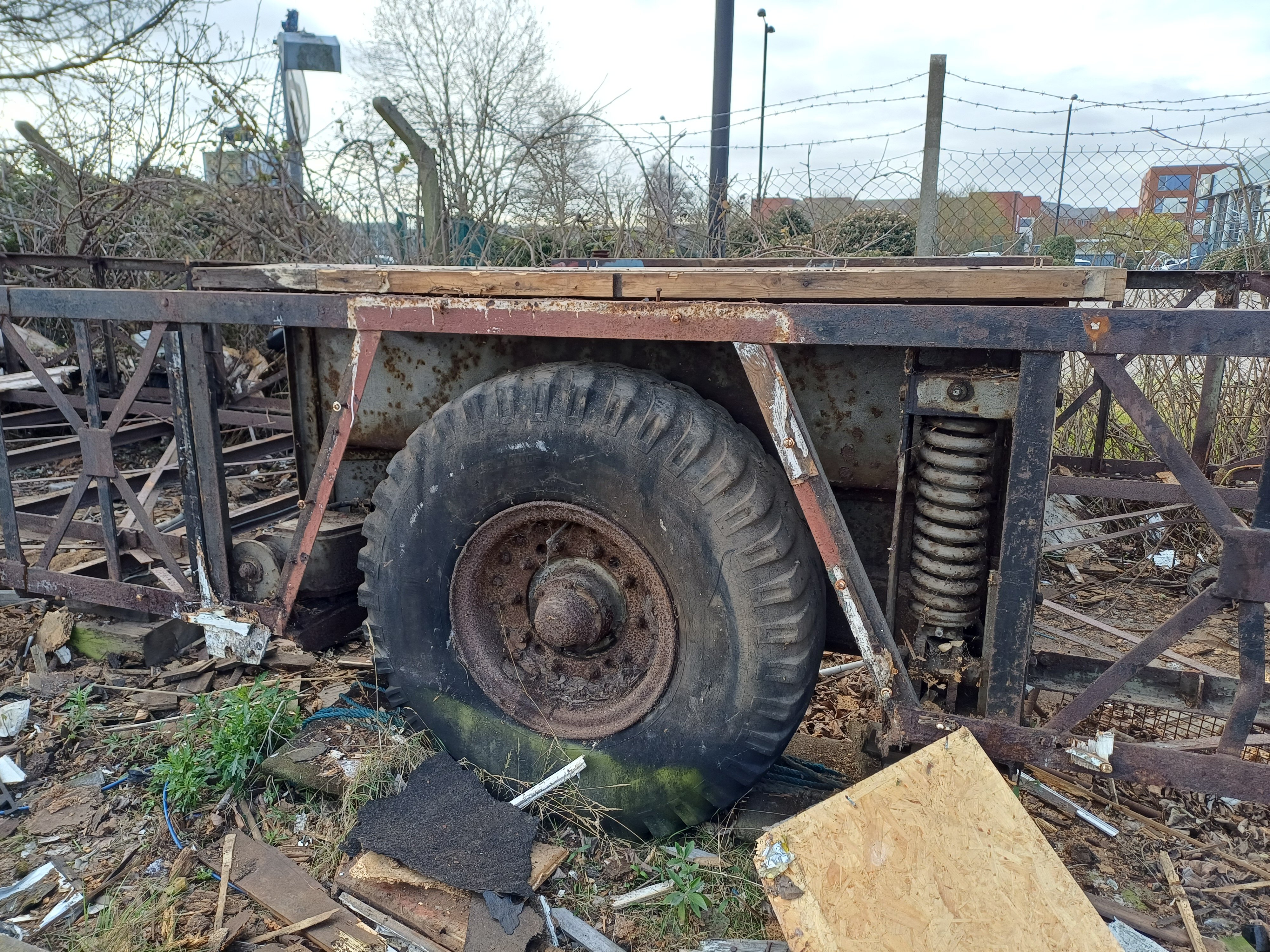 WW2 RAF Queen Mary trailer needs saving urgently from the scrapman ...