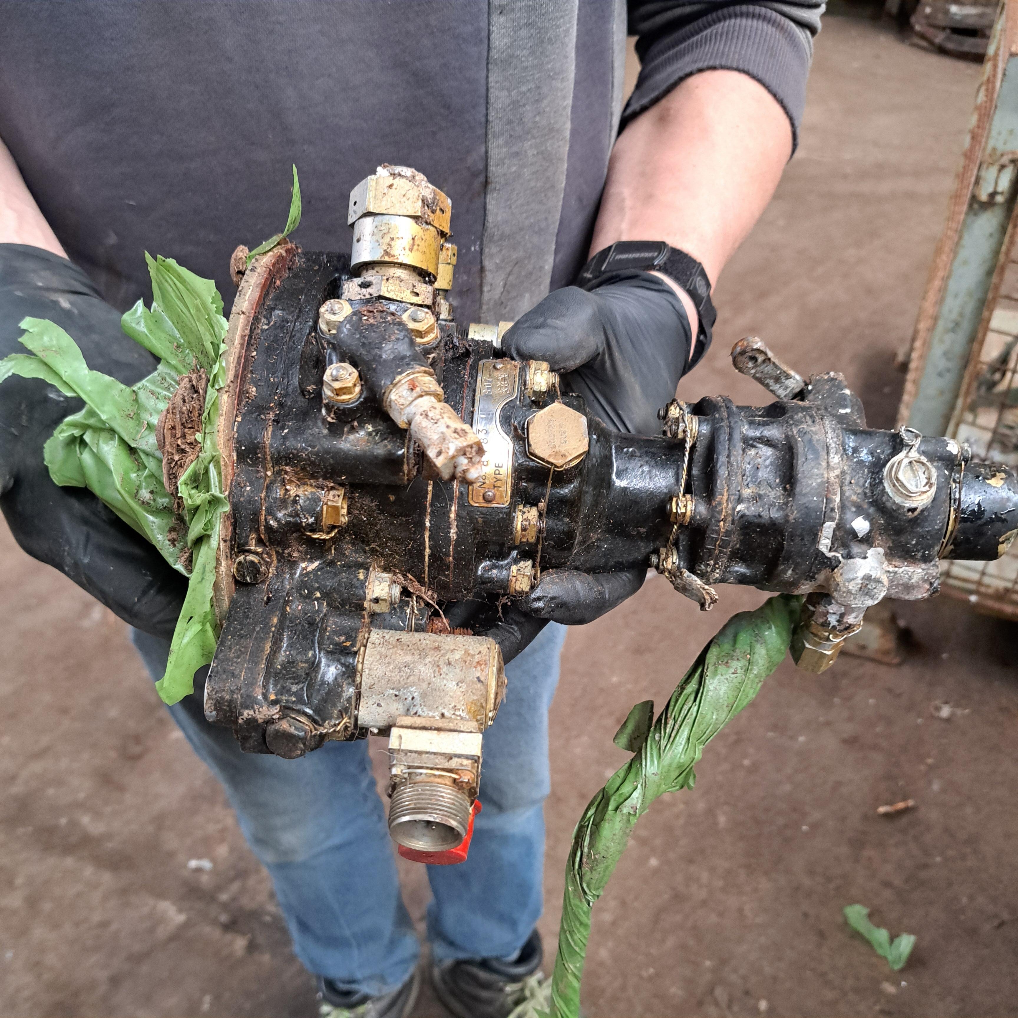 whats this? injection pump? what off? - I may be stupid, but ...